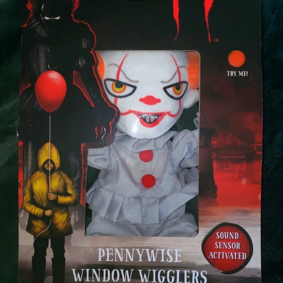 Warner Bros. | Holiday | Pennywiseit Window Wiggler Motion Sensor ...